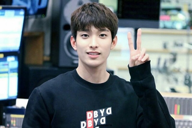 4 Idol Cowok yang Dinilai Punya Pinggul Lebar | iniKpop