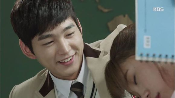 Adegan Klise Romantis yang Selalu Ada di Drama Korea | iniKpop