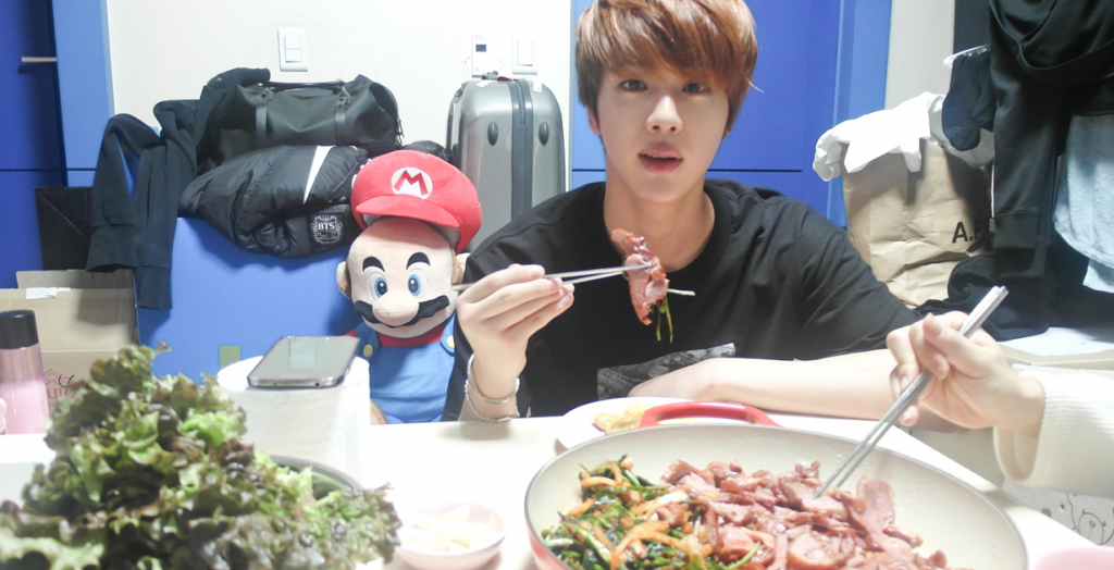 7 Momen Mukbang Jin BTS yang Bisa Bikin Kamu Laper, dan Baper! | iniKpop