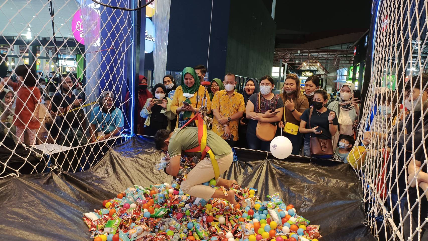 Pernah Lihat Permainan Human Claw? Coba Nih di Jakarta Fair! | iniKpop